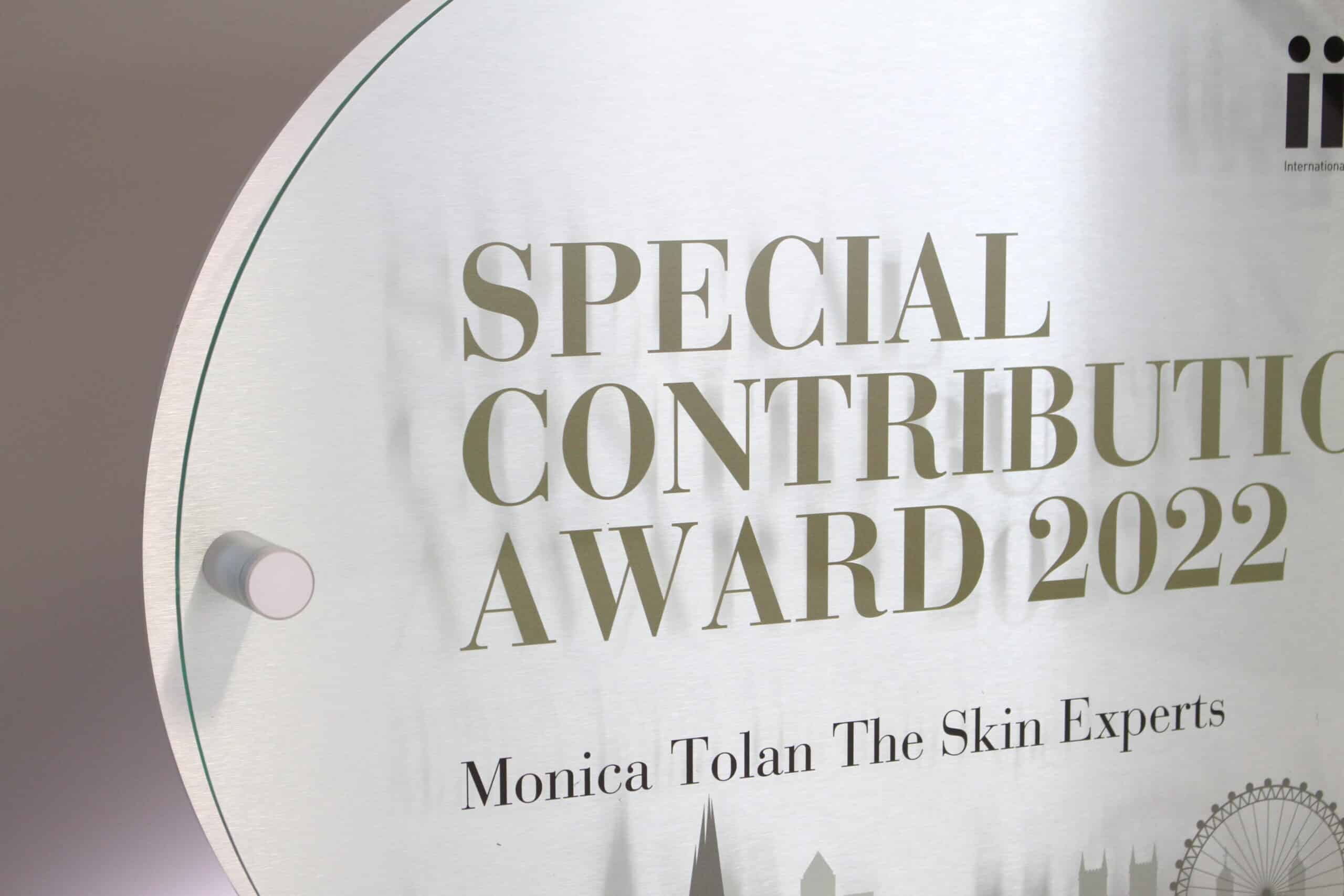 Discover Our Custom Special Contribution Award Plaque Trophy | Gaudio
