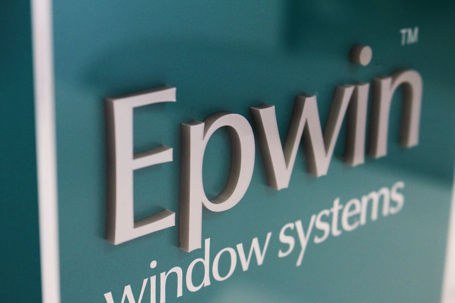 Discover Our Custom Epwin Plaque Trophy | Gaudio