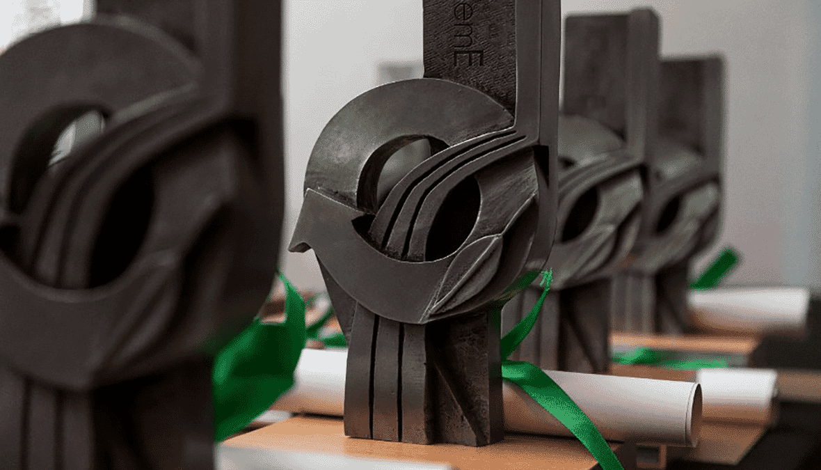 Discover Our Custom IChemE Awards Trophy | Gaudio